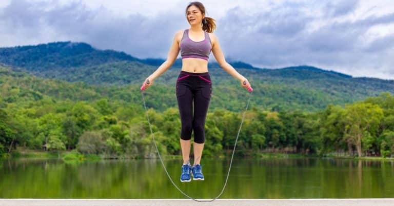 Beginner Jump Rope Workout: Step-By-Step Guide - Mind To Muscle Fitness